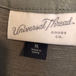Universal Thread | Tops | Green Highlow Top Universal Thread | Poshmark